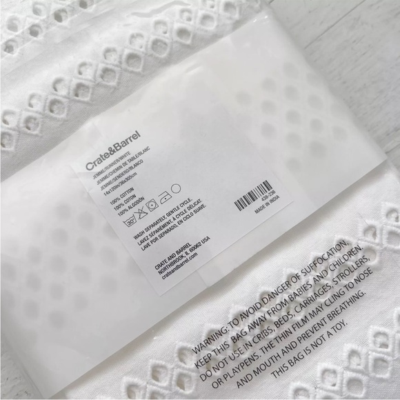 Crate&Barrel | Dining | New Crate And Barrel Jemma Table Runner Eyelet ...